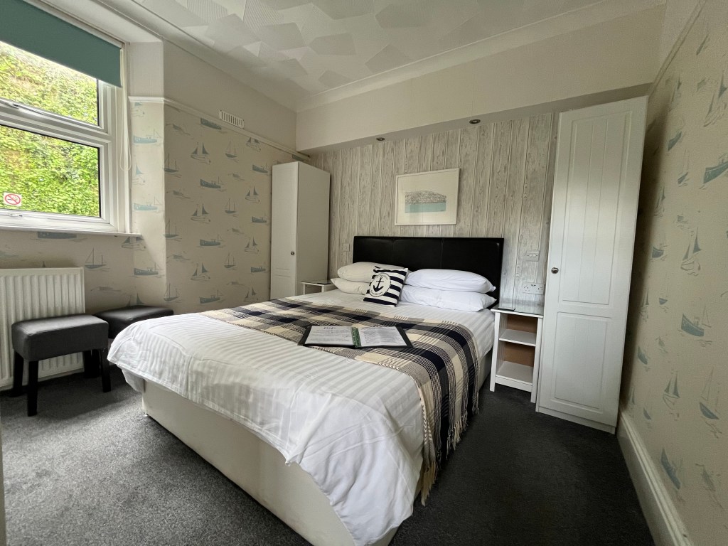 Room 3 No Harbour View, but quiet and peaceful! - Shellseekers Guest House